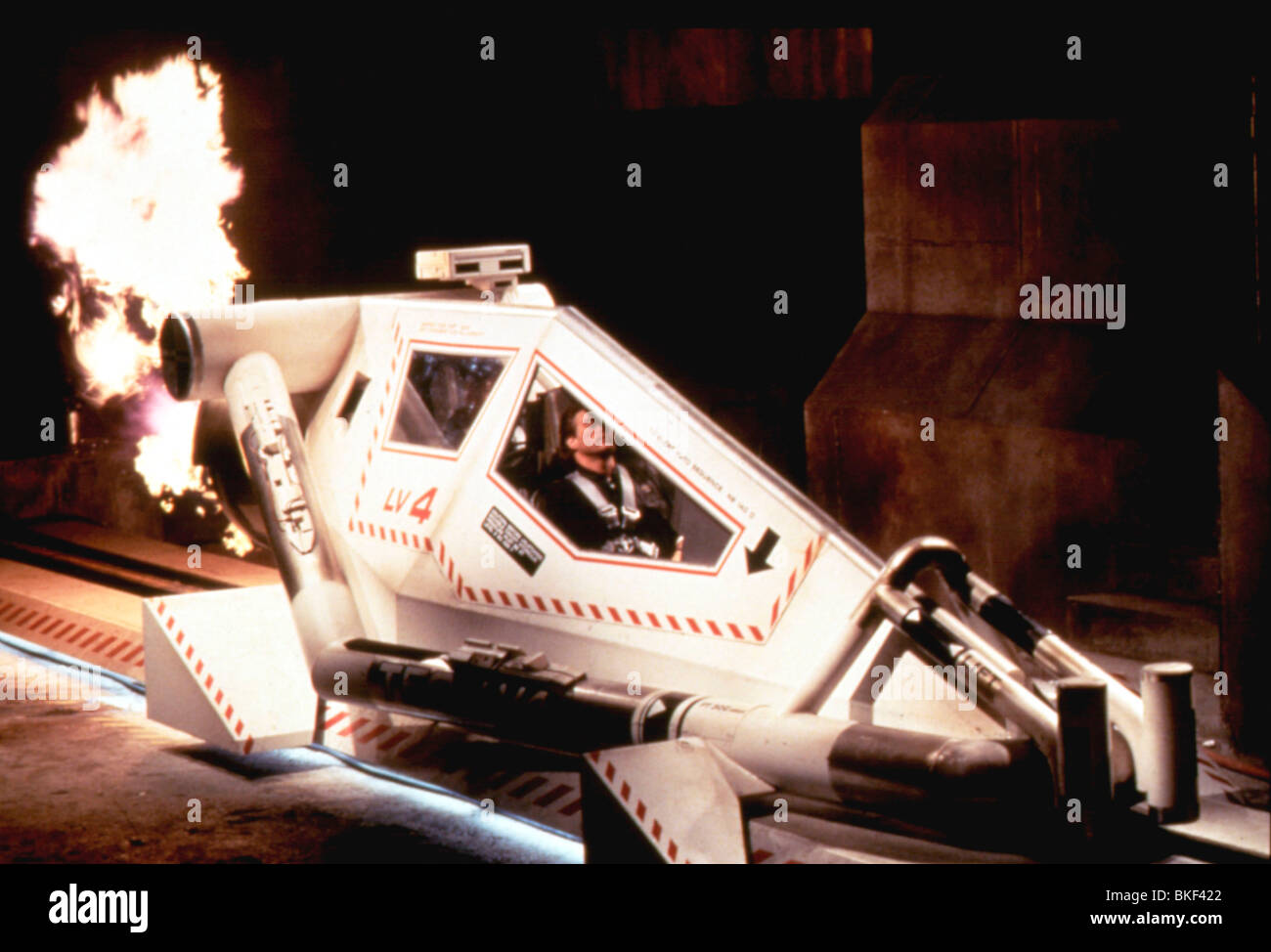 TIMECOP (1994) JEAN-CLAUDE VAN DAMME TIMC 090 Stock Photo - Alamy