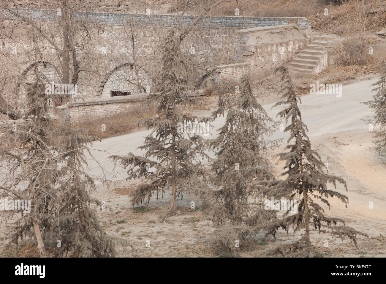 Pollution from a cement factory in Tongshuan, China Stock Photo - Alamy