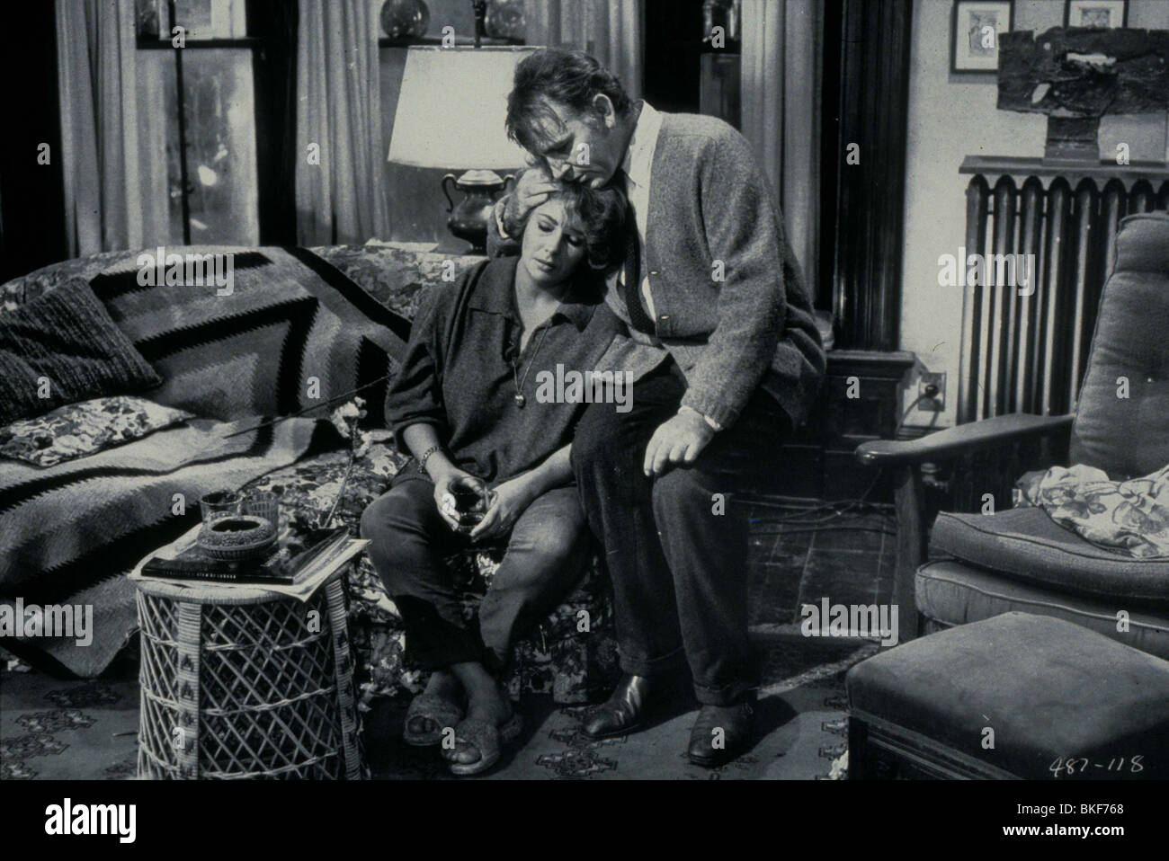 WHO'S AFRAID OF VIRGINIA WOOLF (1966) ELIZABETH TAYLOR, RICHARD BURTON ...