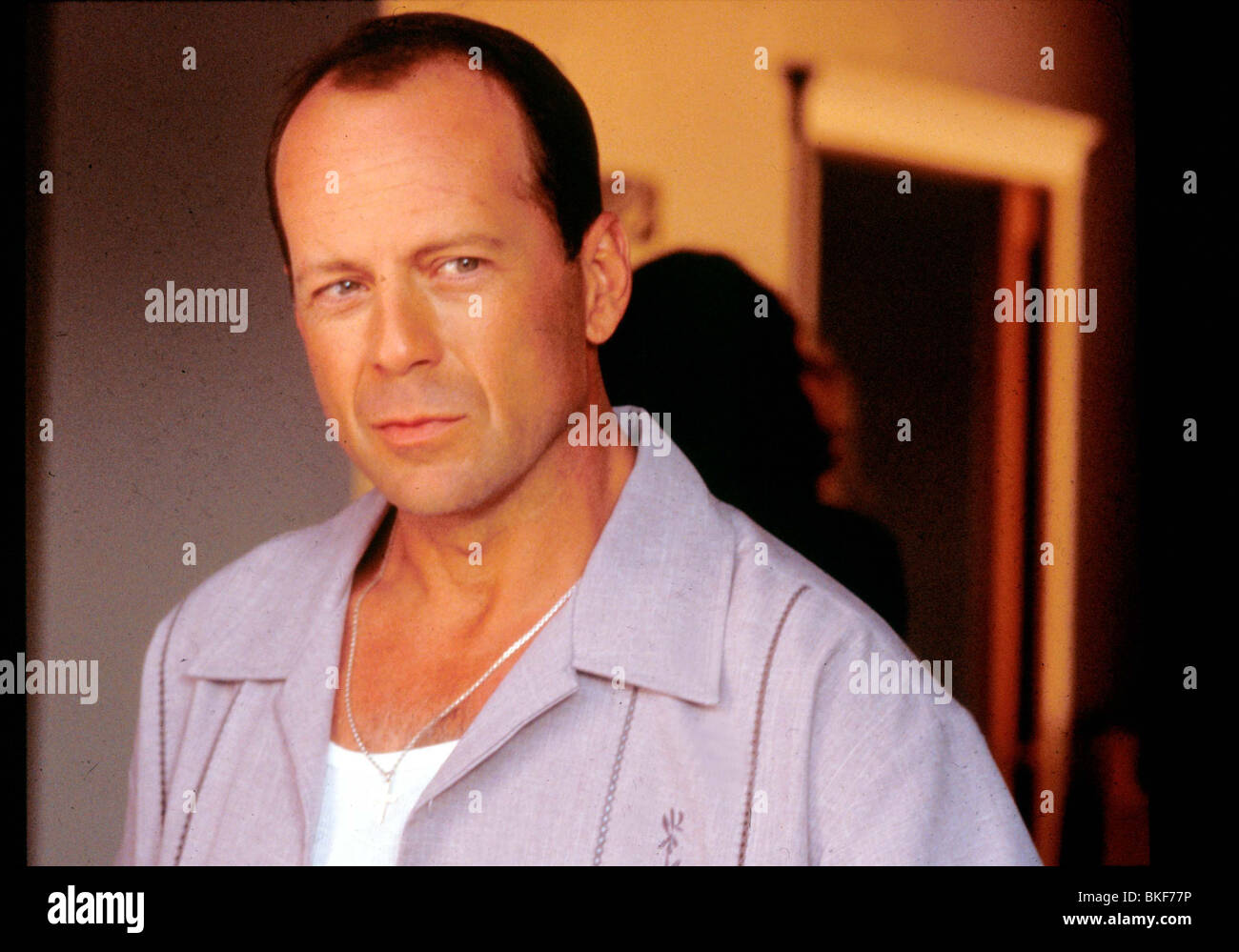 THE WHOLE NINE YARDS (2000) BRUCE WILLIS WNYA 003 Stock Photo - Alamy