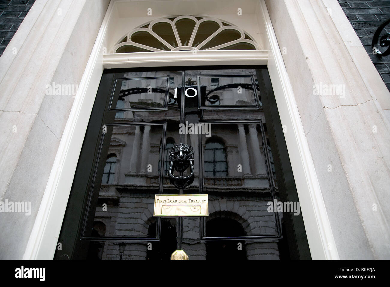 No 10 downing street hi-res stock photography and images - Alamy
