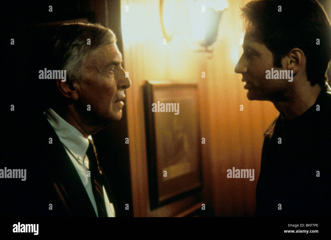 X-FILES: THE MOVIE (1998) MARTIN LANDAU, DAVID DUCHOVNY XFM 043 Stock ...