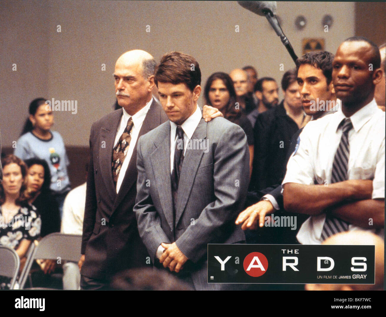 THE YARDS (2000) MARK WAHLBERG, ANDREW DAVOLI YARD 009FOH Stock Photo ...