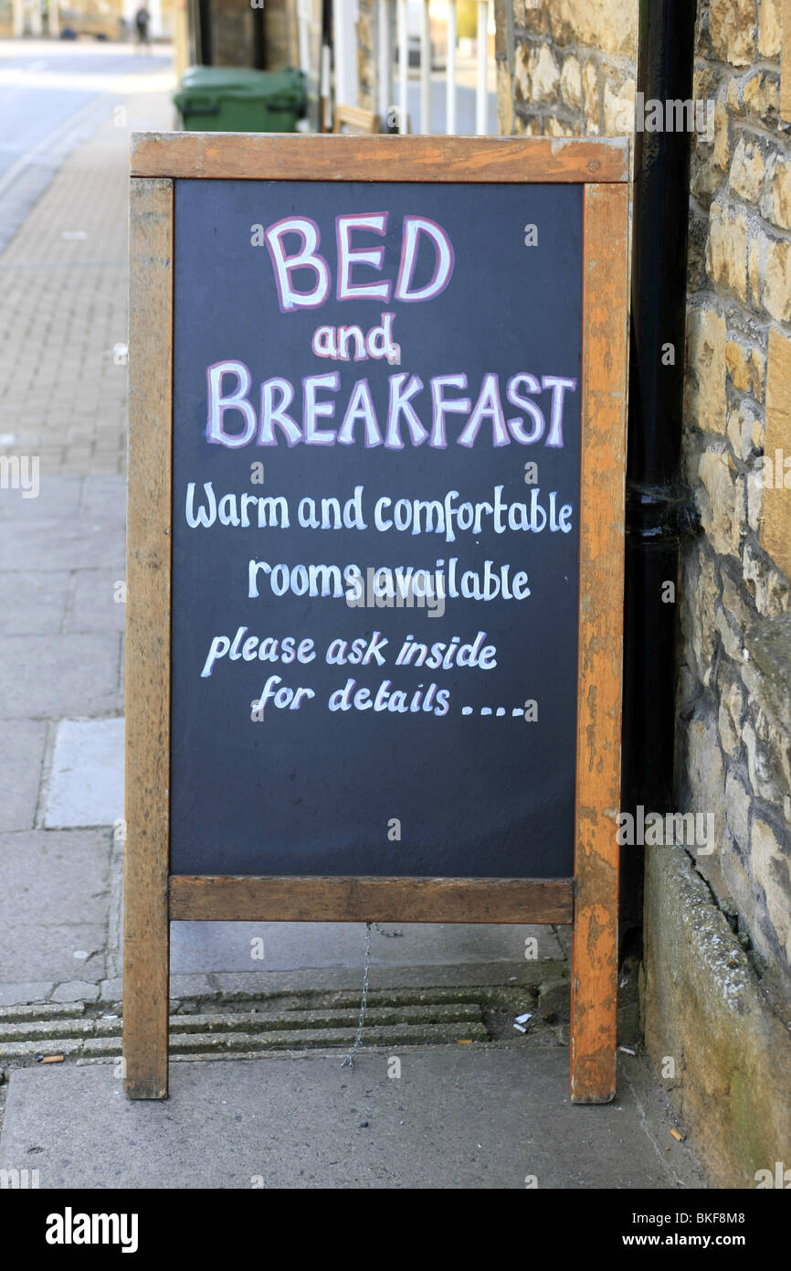 Bed and breakfast sign hi-res stock photography and images - Alamy