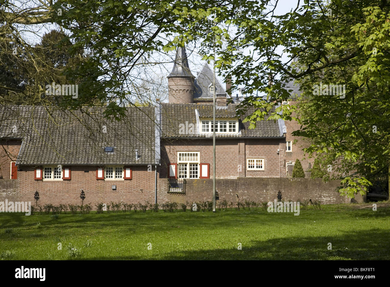 Well castle hi-res stock photography and images - Alamy