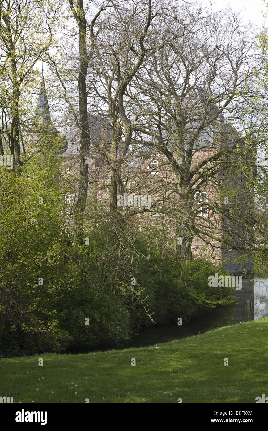 Slot Well (Well Castle) seen through trees, Well, Gelderland ...
