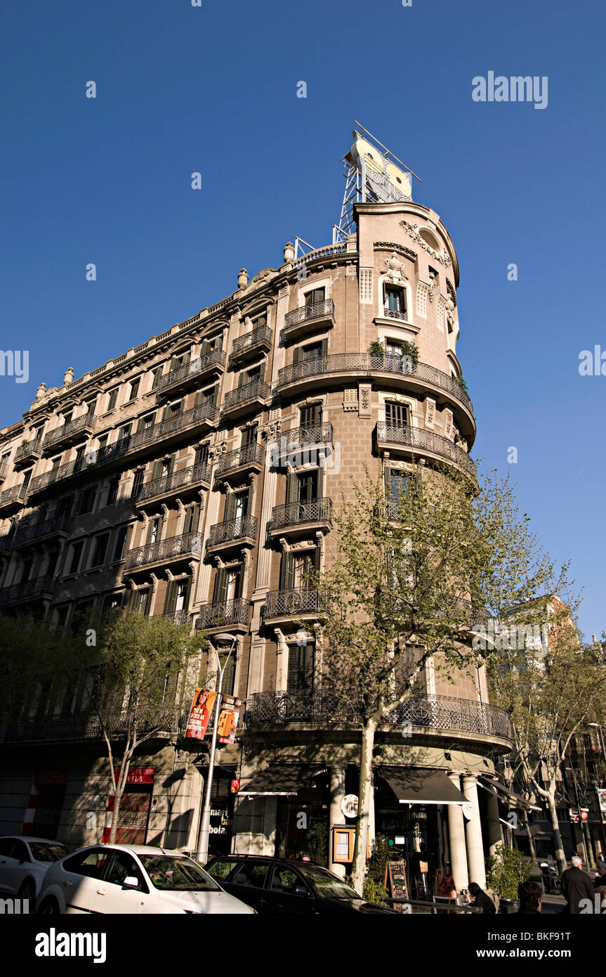 Vintage barcelona apartments hi-res stock photography and images - Alamy