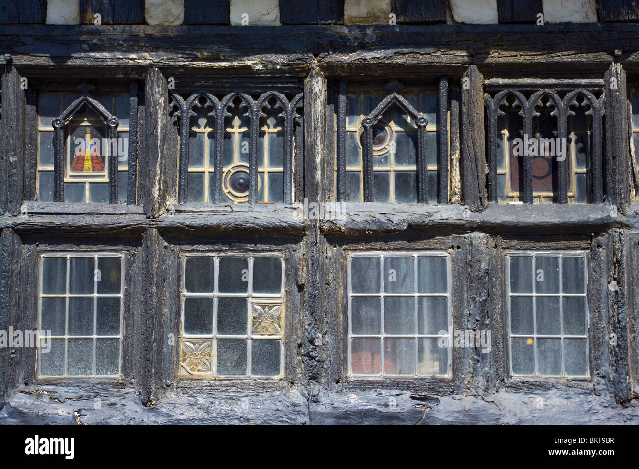 Timber windows hi-res stock photography and images - Alamy