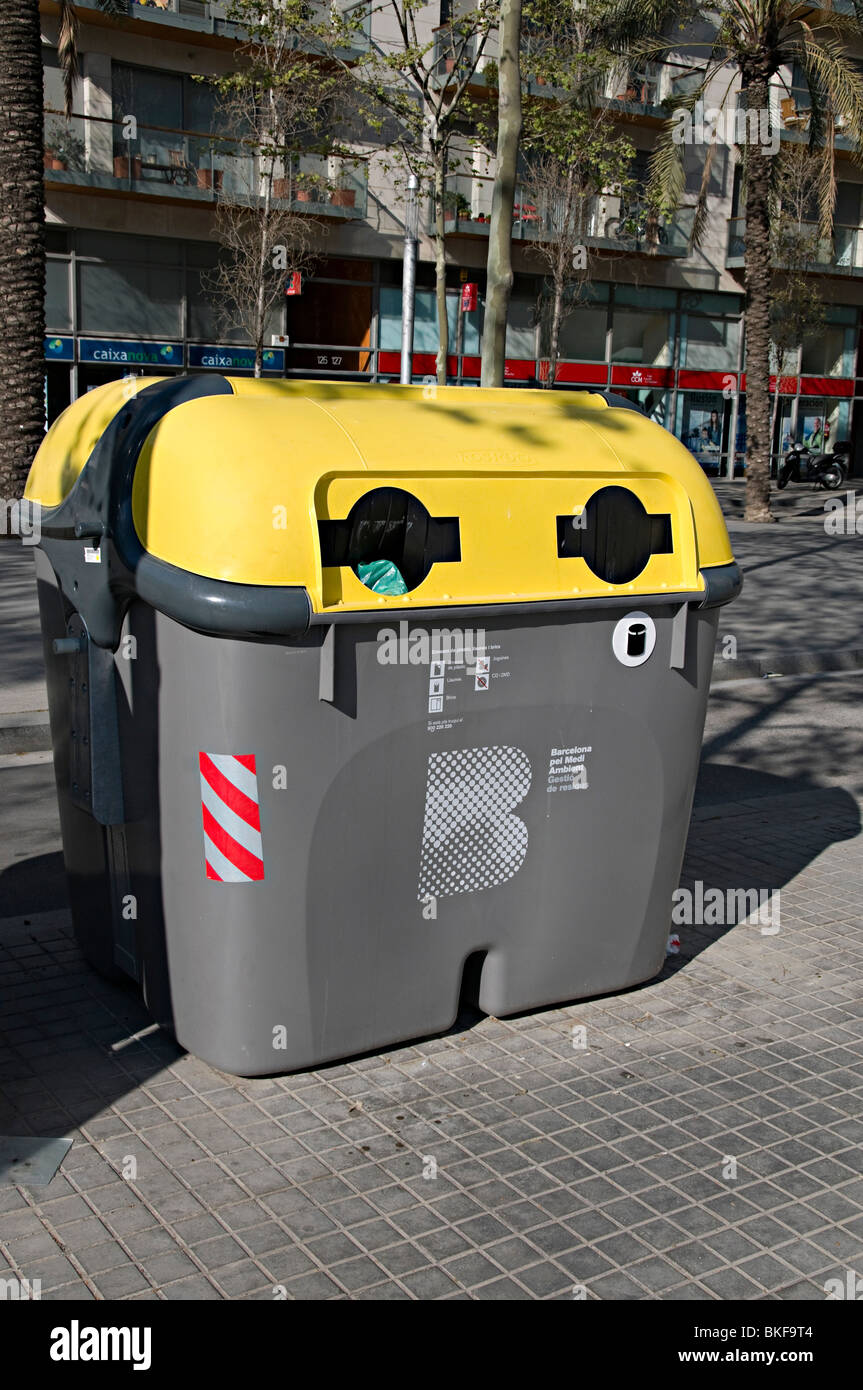 Barcelona spain recycling bin hi-res stock photography and images - Alamy