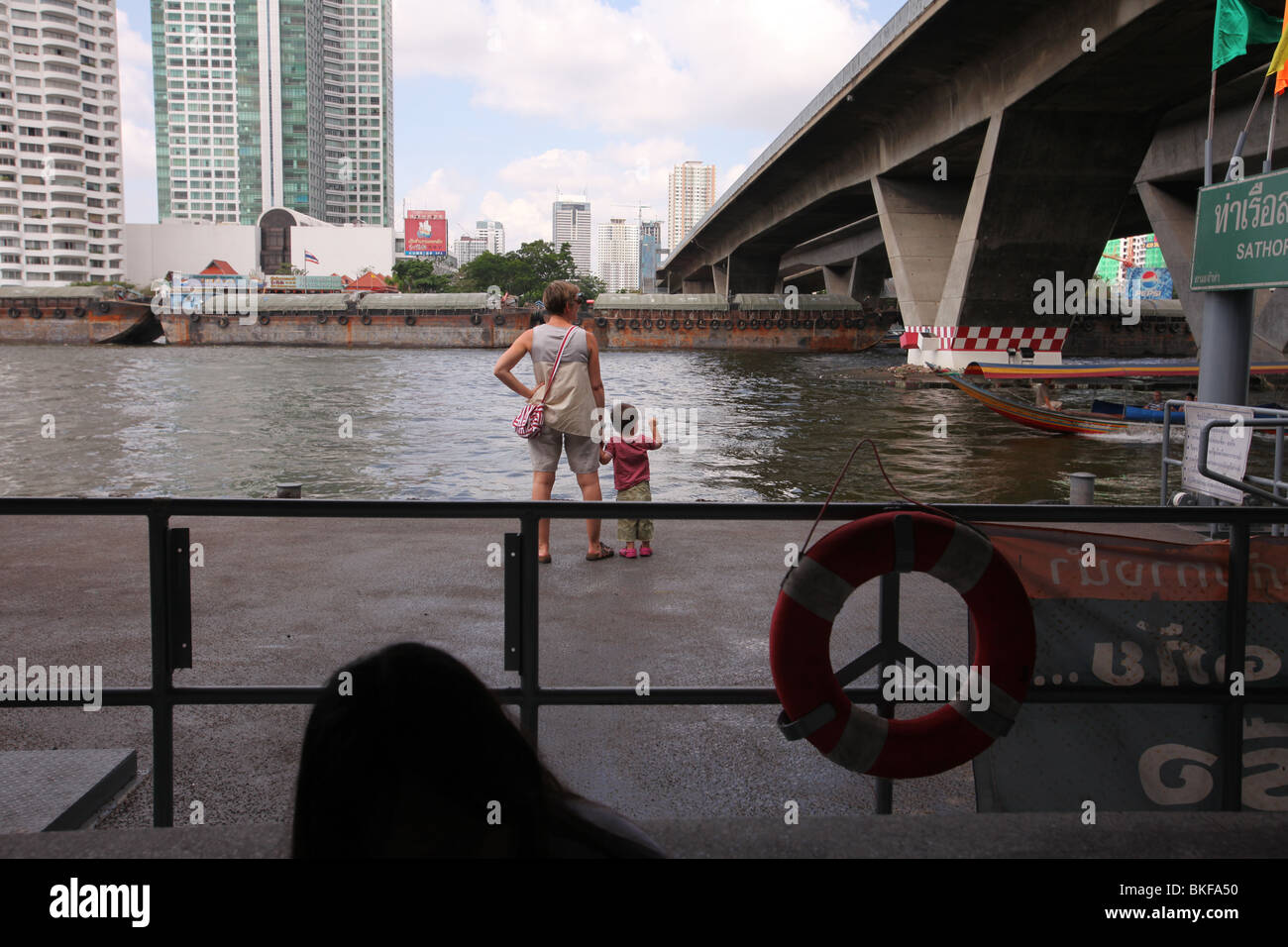 Mother and Son overlook the Ben Chao Phrya river Stock Photo - Alamy