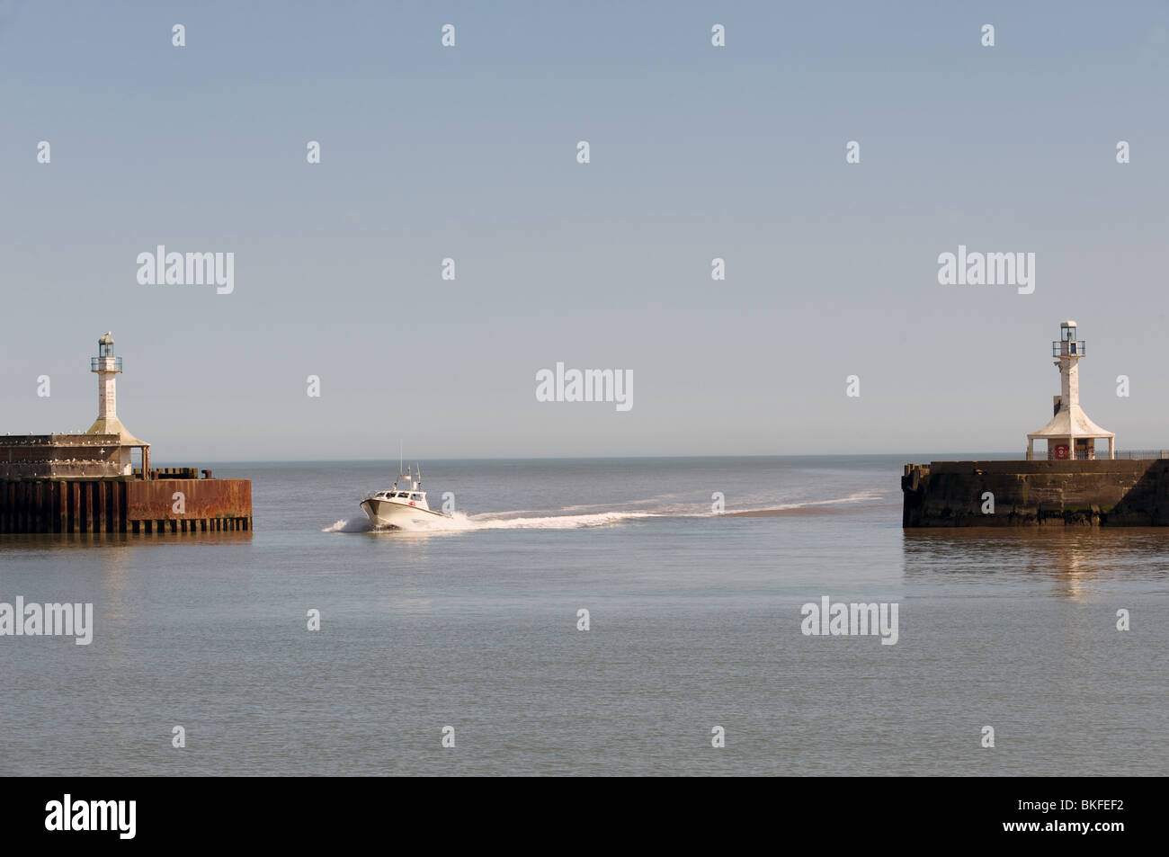 Harbor wall hi-res stock photography and images - Alamy