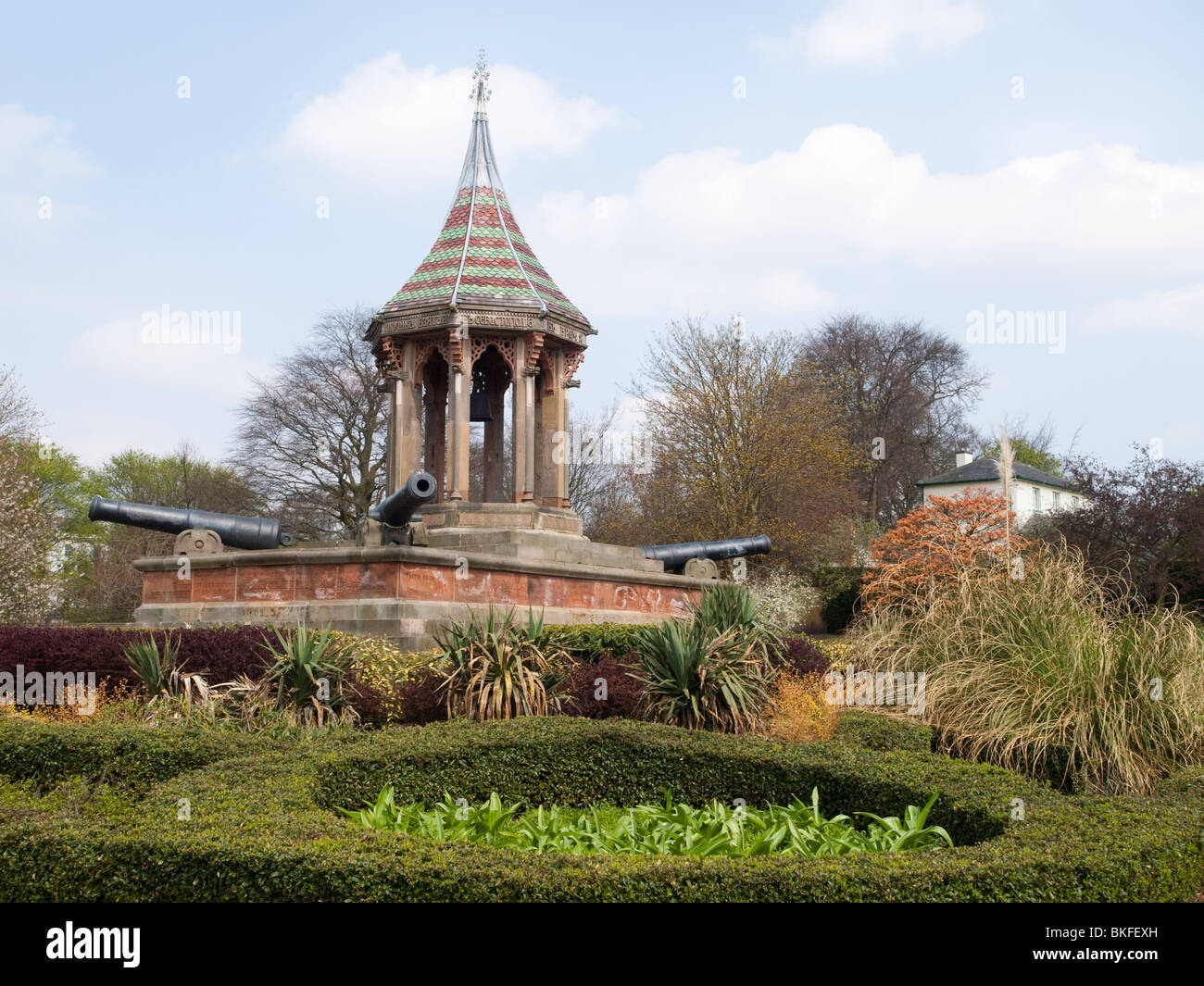The Chinese Bell tower and Sebastopol Cannons at the Arboretum Park ...