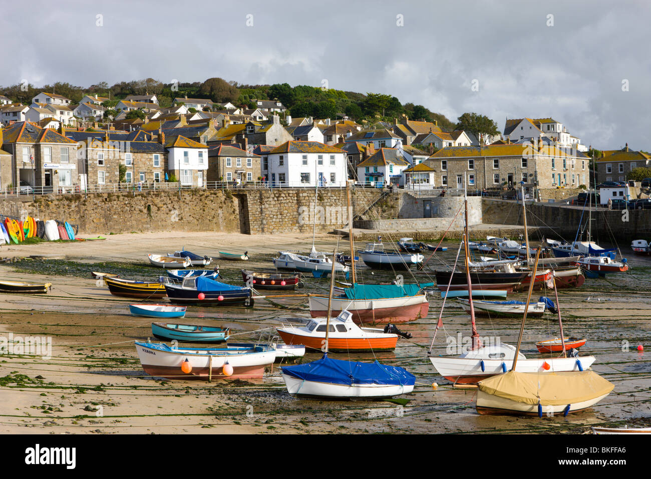 Harbours cornwall hi-res stock photography and images - Alamy