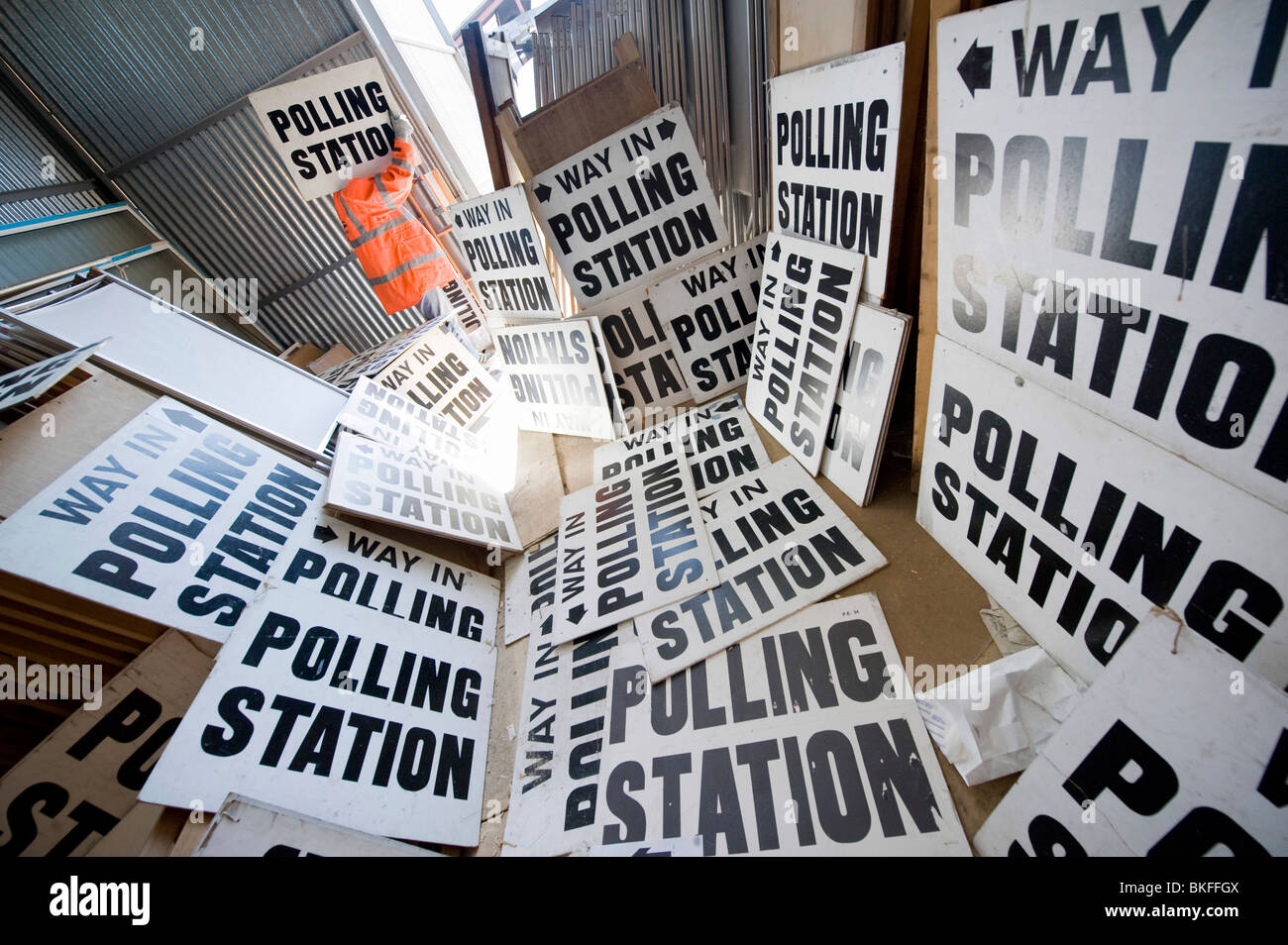 Polling booths uk hi-res stock photography and images - Alamy