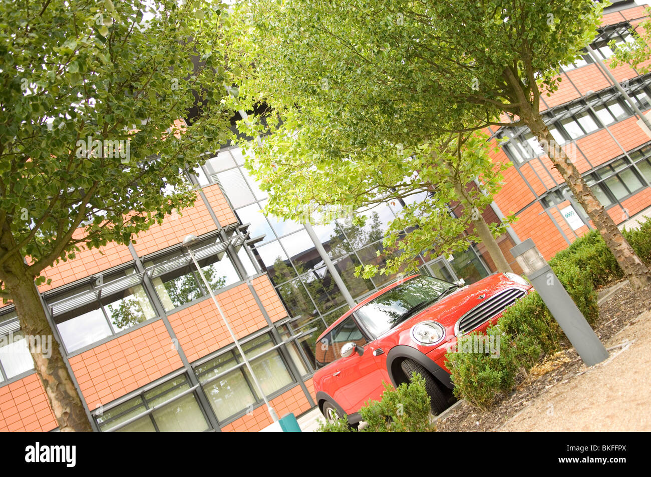 Exterior of a modern office block Stock Photo - Alamy