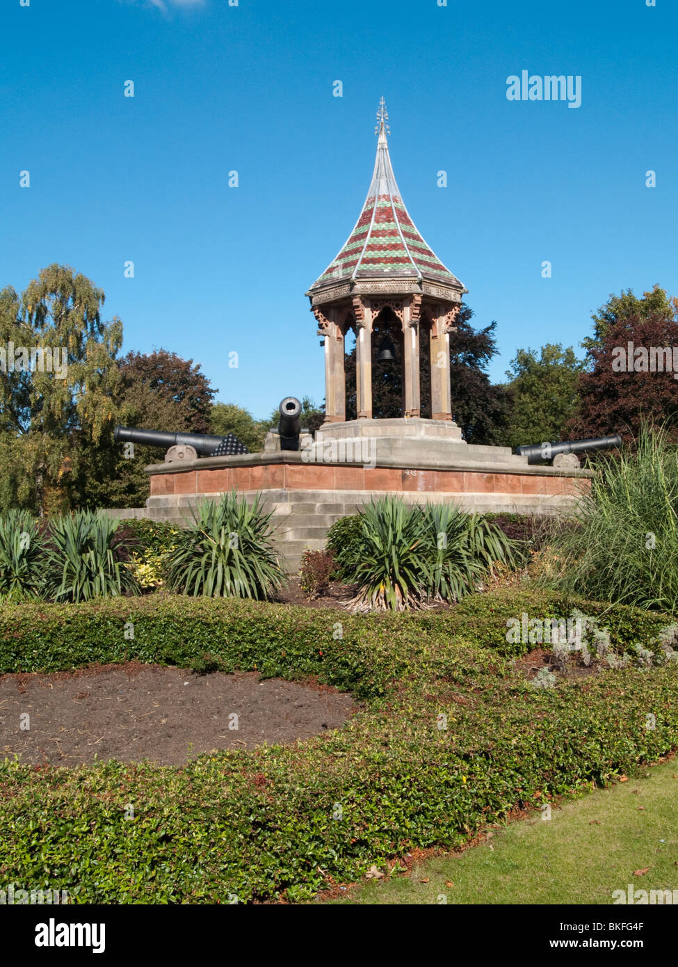 The Chinese Bell tower and Sebastopol Cannons at the Arboretum Park ...