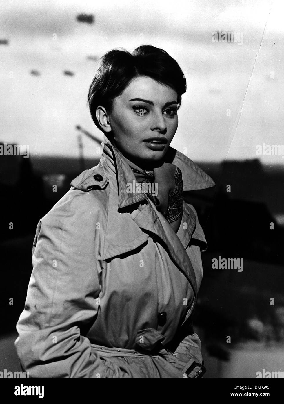 Loren, Sophia, * 20.9.1934, Italian actress, half length, late 1950s ...