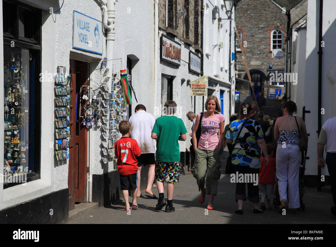Street in Polperro town Cornwall England Stock Photo - Alamy