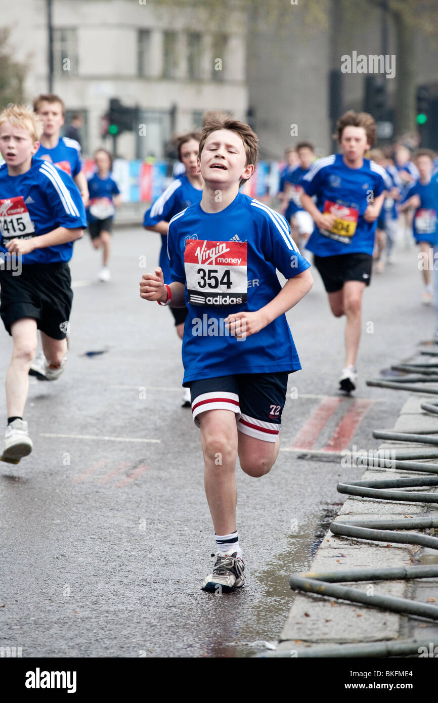 The agony of the long distance runner hi-res stock photography and ...