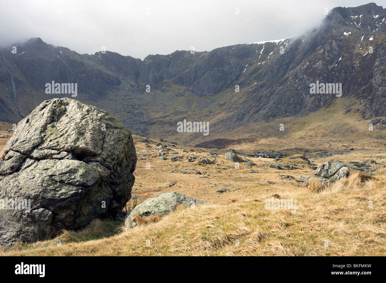 Cwm idwal valley hi-res stock photography and images - Alamy