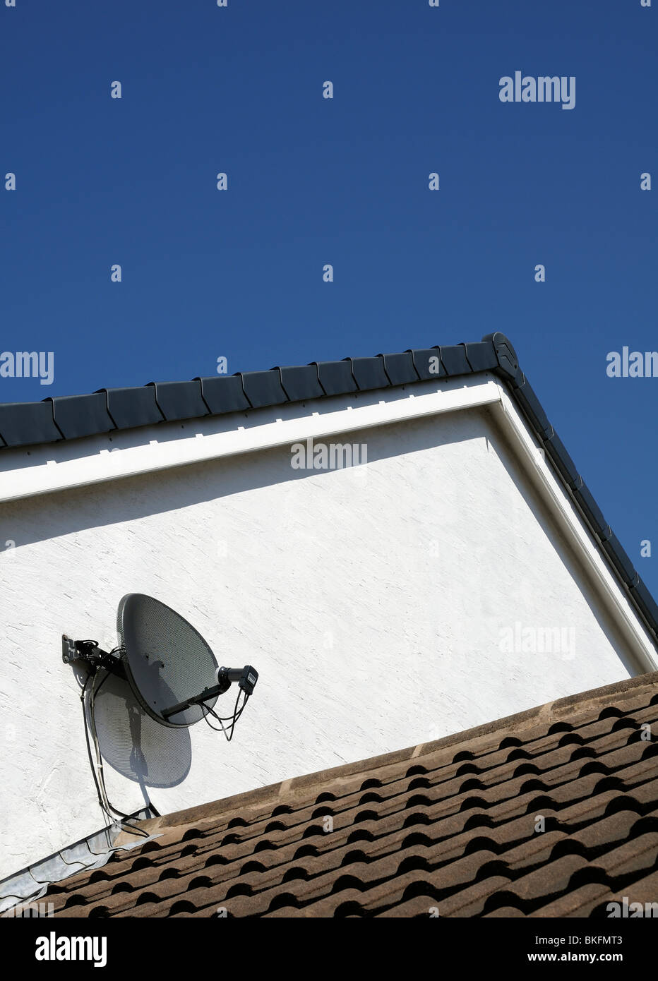 Sky dish hi-res stock photography and images - Alamy