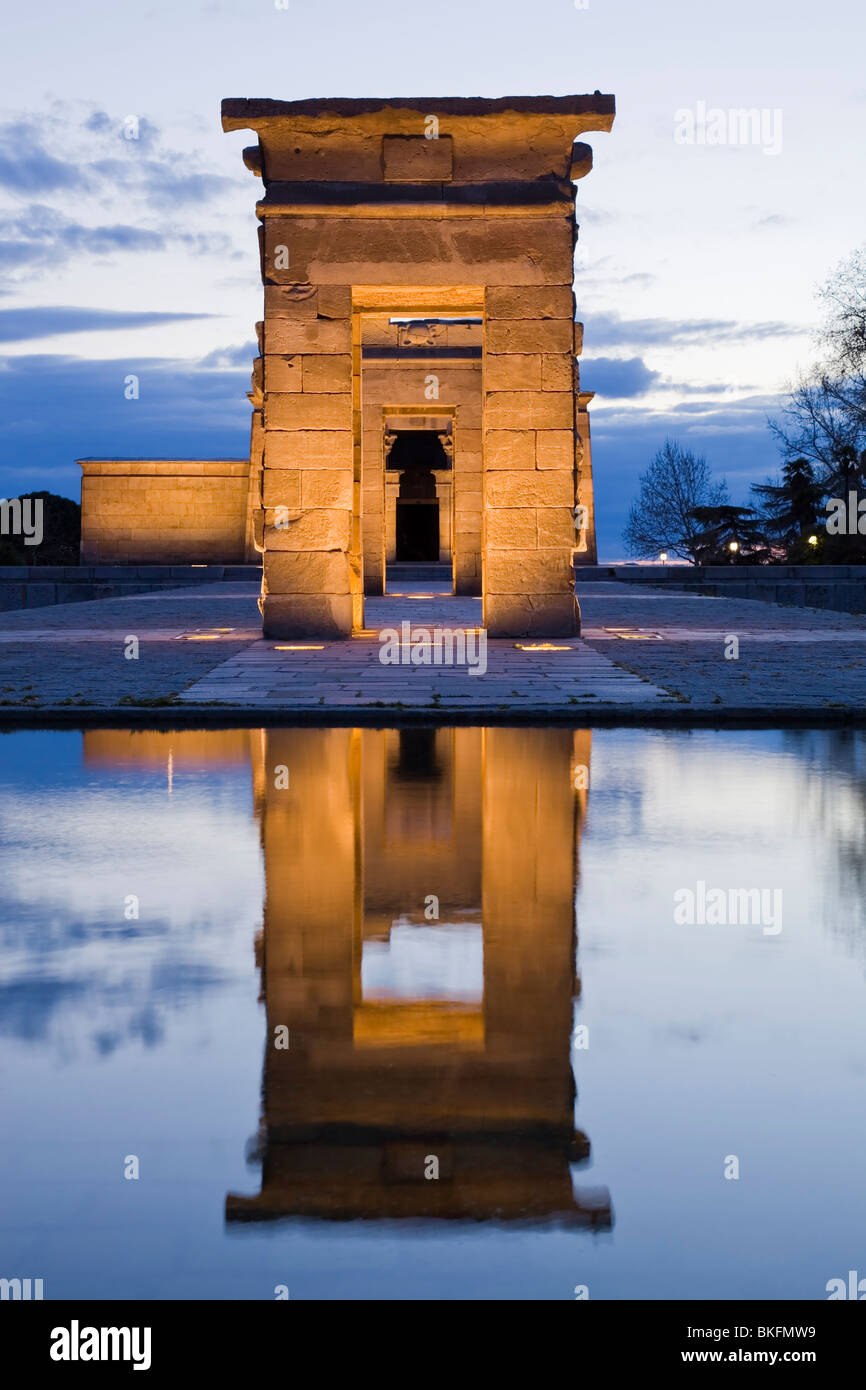 Egyptian gate hi-res stock photography and images - Alamy