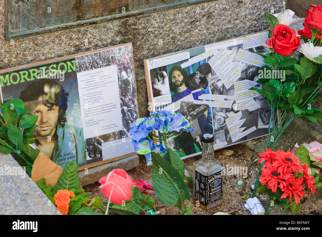 The grave of Jim Morrison, Pere Lachaise Cemetery, Paris Stock Photo ...