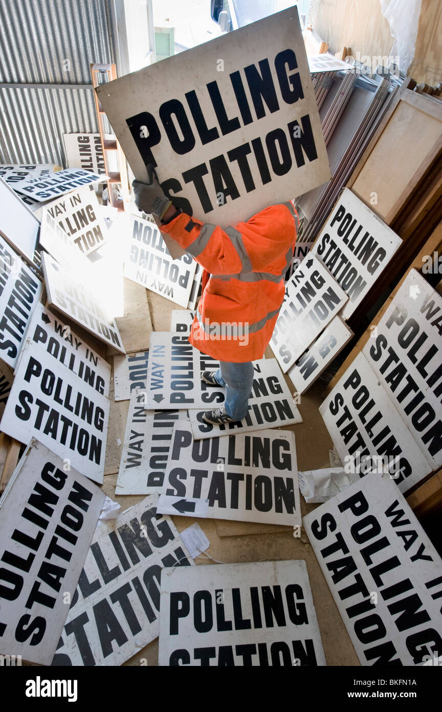 Polling station notices hi-res stock photography and images - Alamy