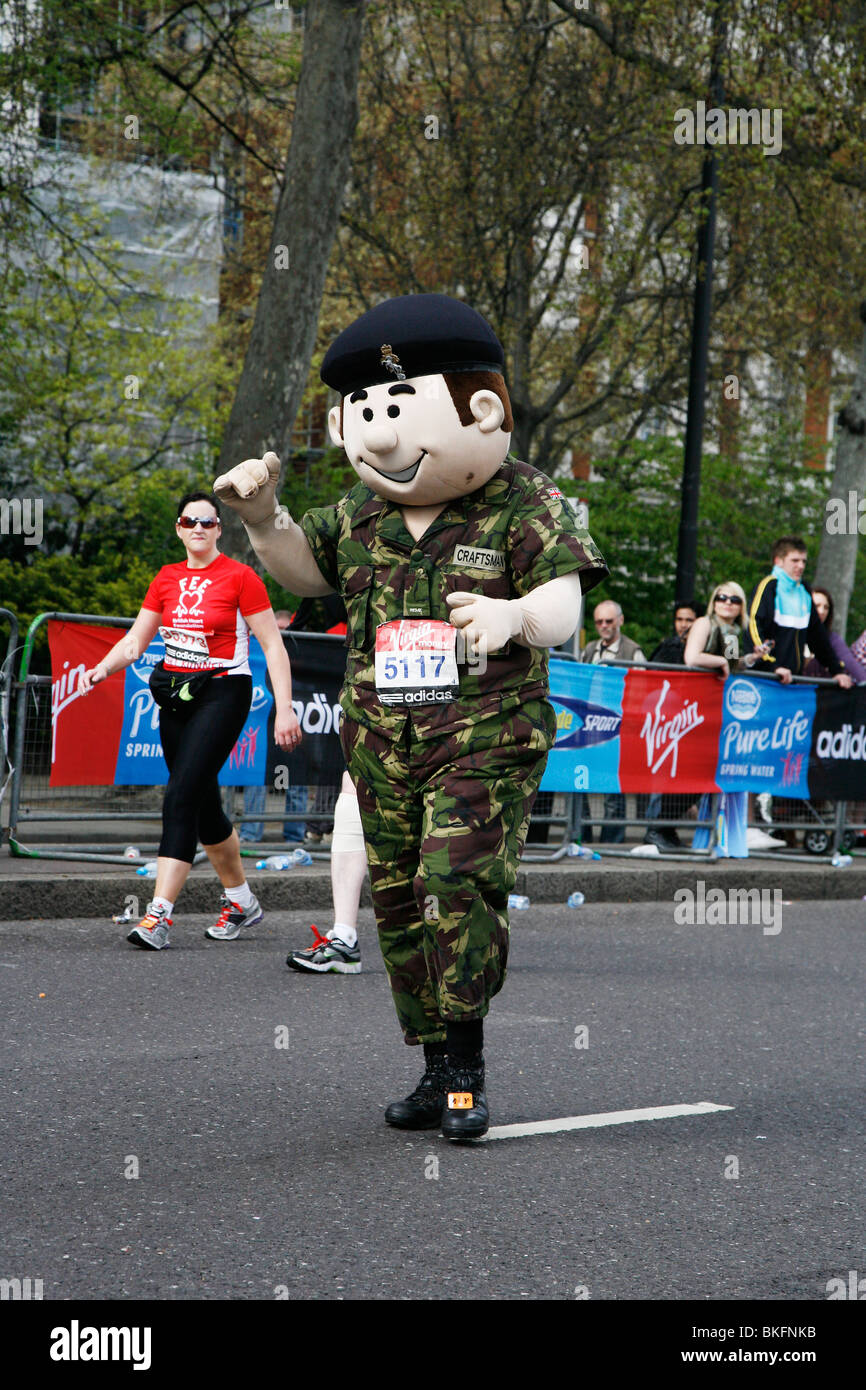 Army run hi-res stock photography and images - Alamy