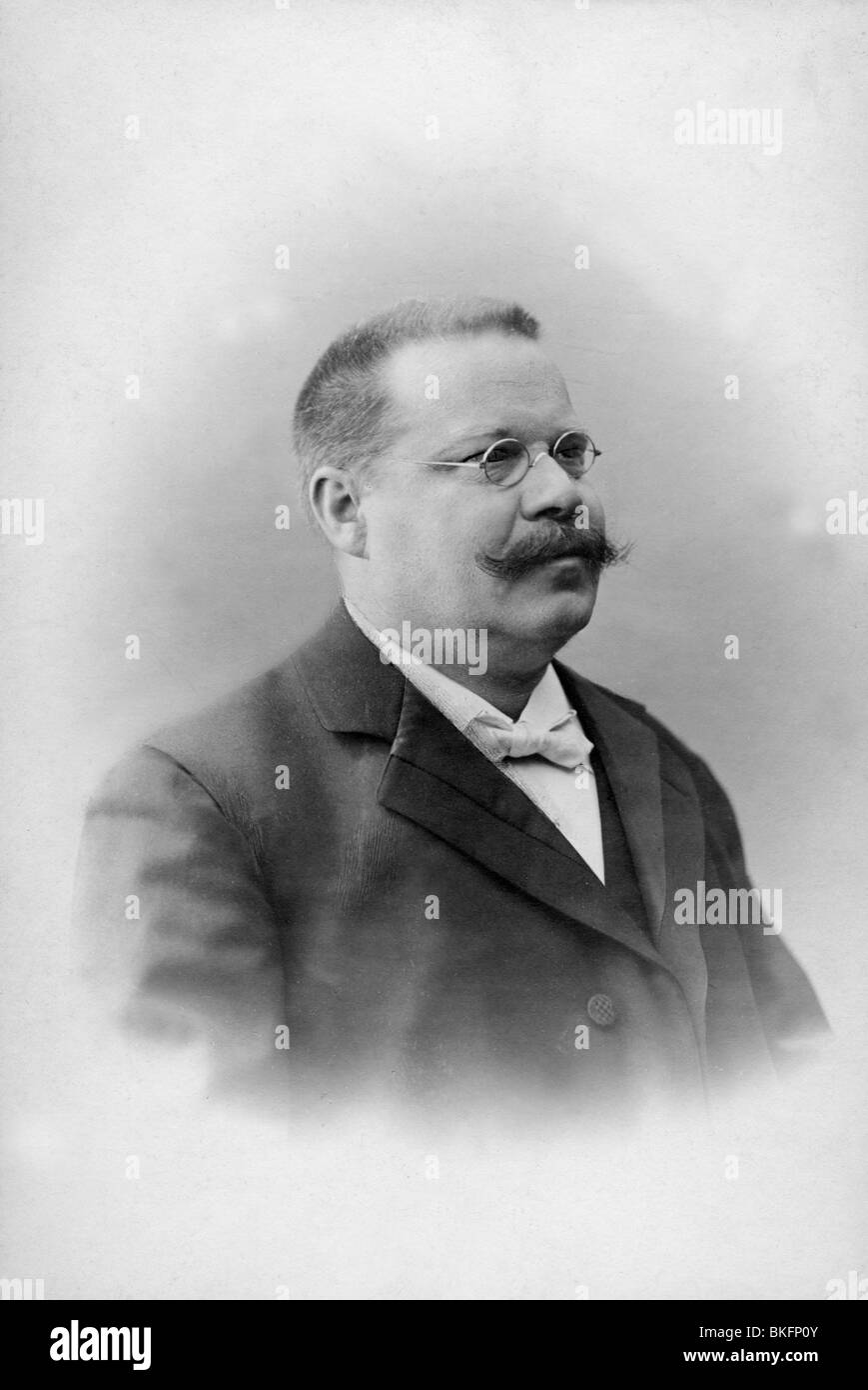 people, men, portrait / half length 1900s, older man with moustache ...