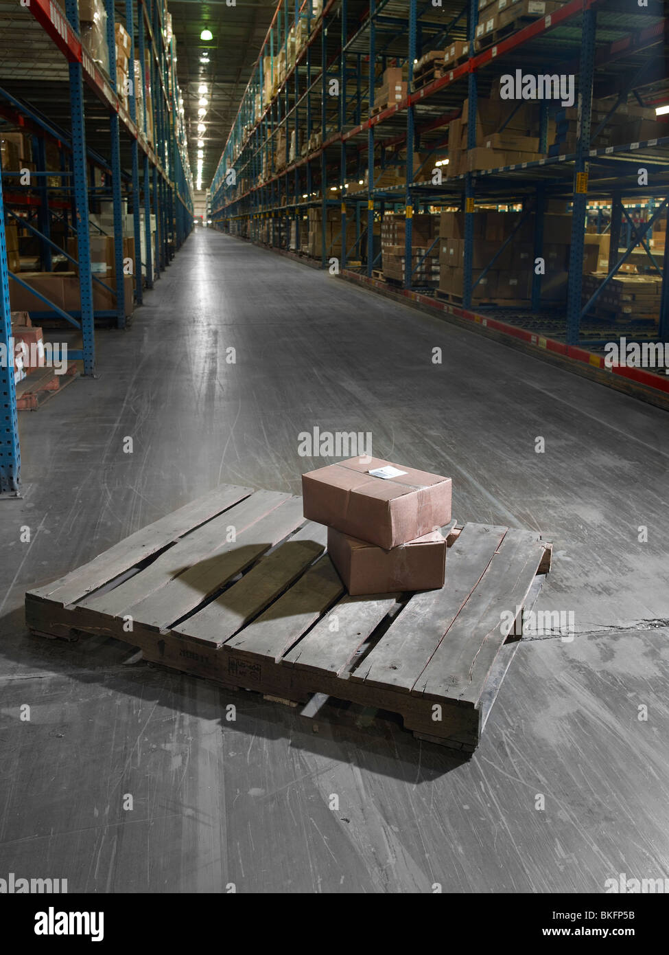 Warehouse boxes hi-res stock photography and images - Alamy