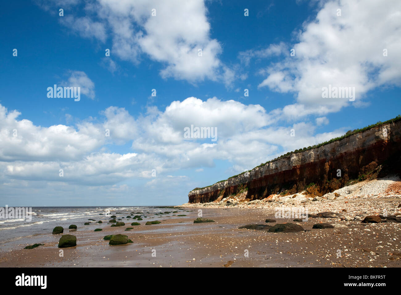 Hunstanton cliffs pebbles hi-res stock photography and images - Alamy