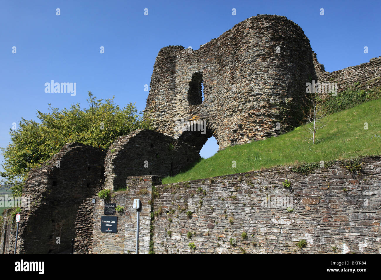 entrance gate to the Launceston Castle, Launceston, Cornwall England ...