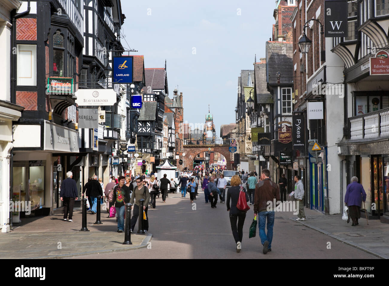 Tudor buildings the rows chester uk hi-res stock photography and images ...