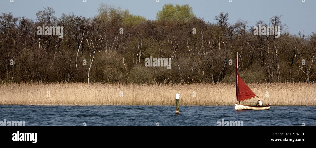 Red sailing dinghy sail hi-res stock photography and images - Alamy