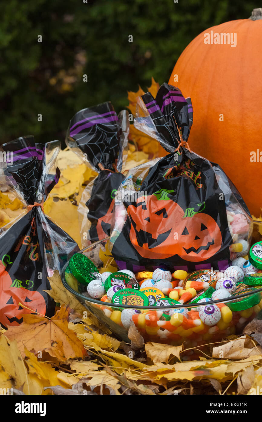 Halloween candy hi-res stock photography and images - Alamy