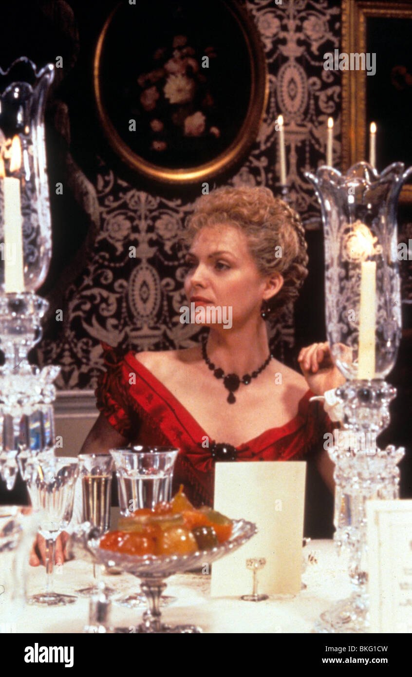 THE AGE OF INNOCENCE (1992) MICHELLE PFEIFFER AOI 006 Stock Photo - Alamy