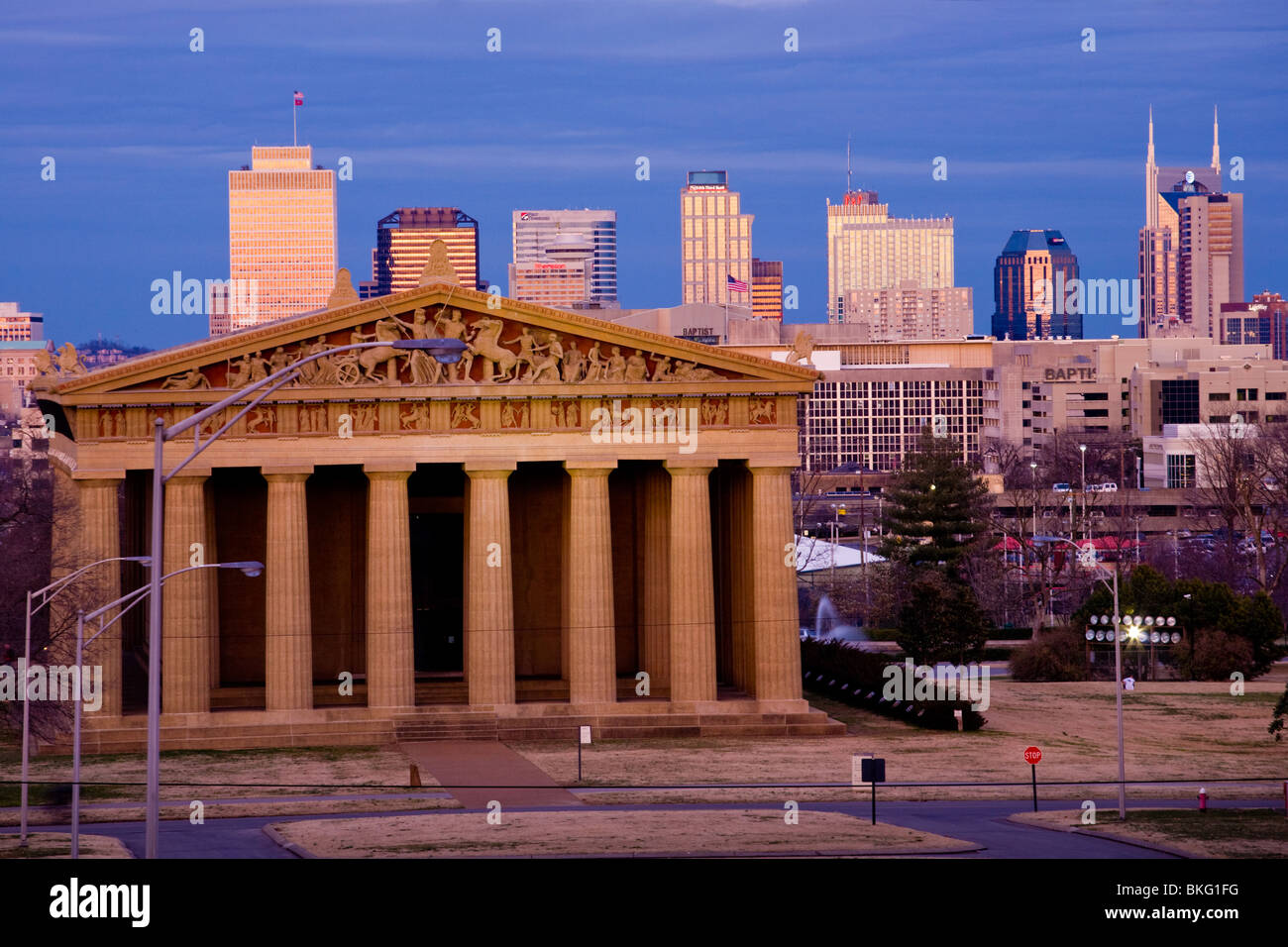 Parthenon replica in Nashville, Tennessee, with skyline behind Stock ...