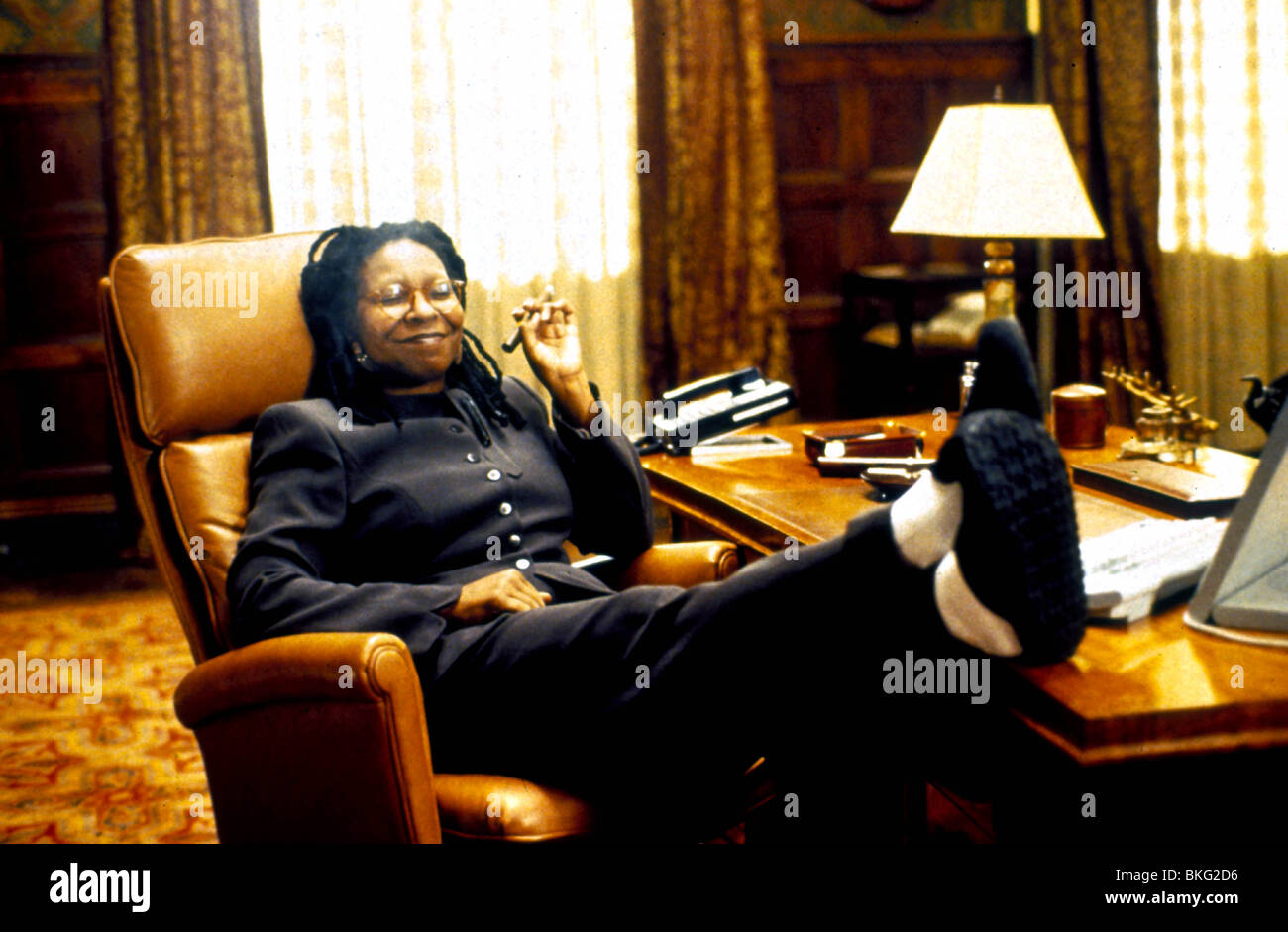 THE ASSOCIATE (1996) WHOOPI GOLDBERG ASSO 071 Stock Photo - Alamy