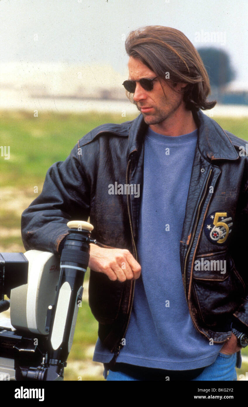 MICHAEL BAY (DIR) PORTRAIT ON SET BAD BOYS (1995) MBAY 004 Stock Photo ...