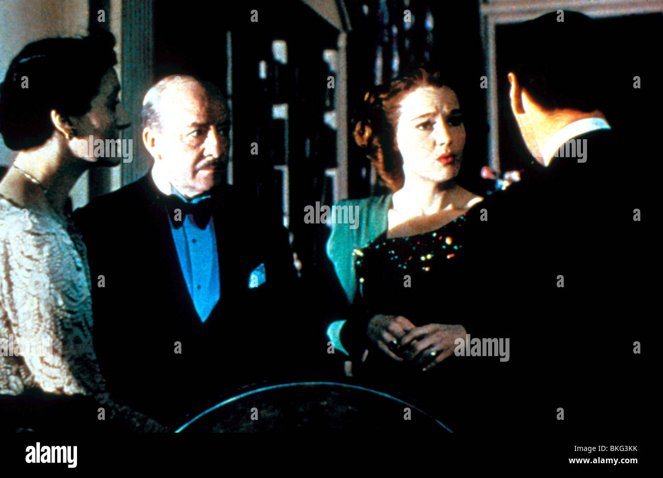 BLITHE SPIRIT (1945) JOYCE CAREY, HUGH WAKEFIELD, CONSTANCE CUMMINGS ...