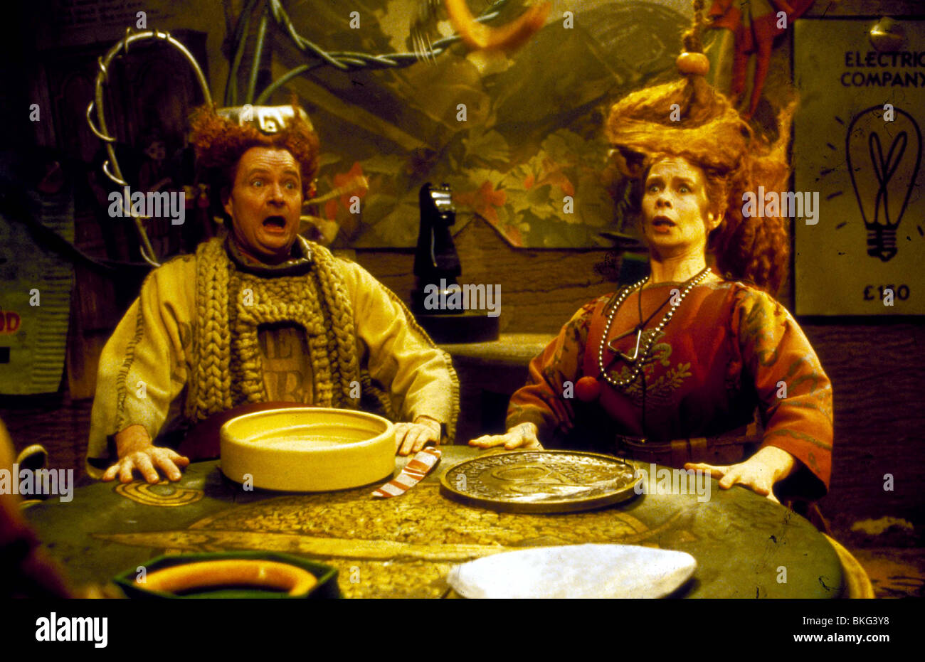 THE BORROWERS (1997) JIM BROADBENT, CELIA IMRIE BRRW 010 Stock Photo ...