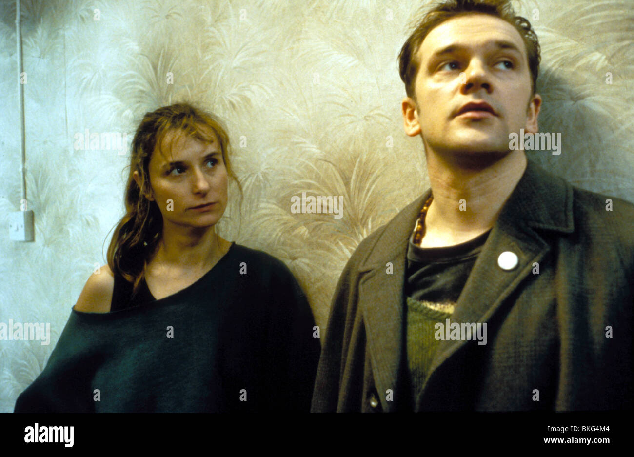 CAREER GIRLS (1997) KATRIN CARTLIDGE, JOE TUCKER CRGL 035 Stock Photo ...
