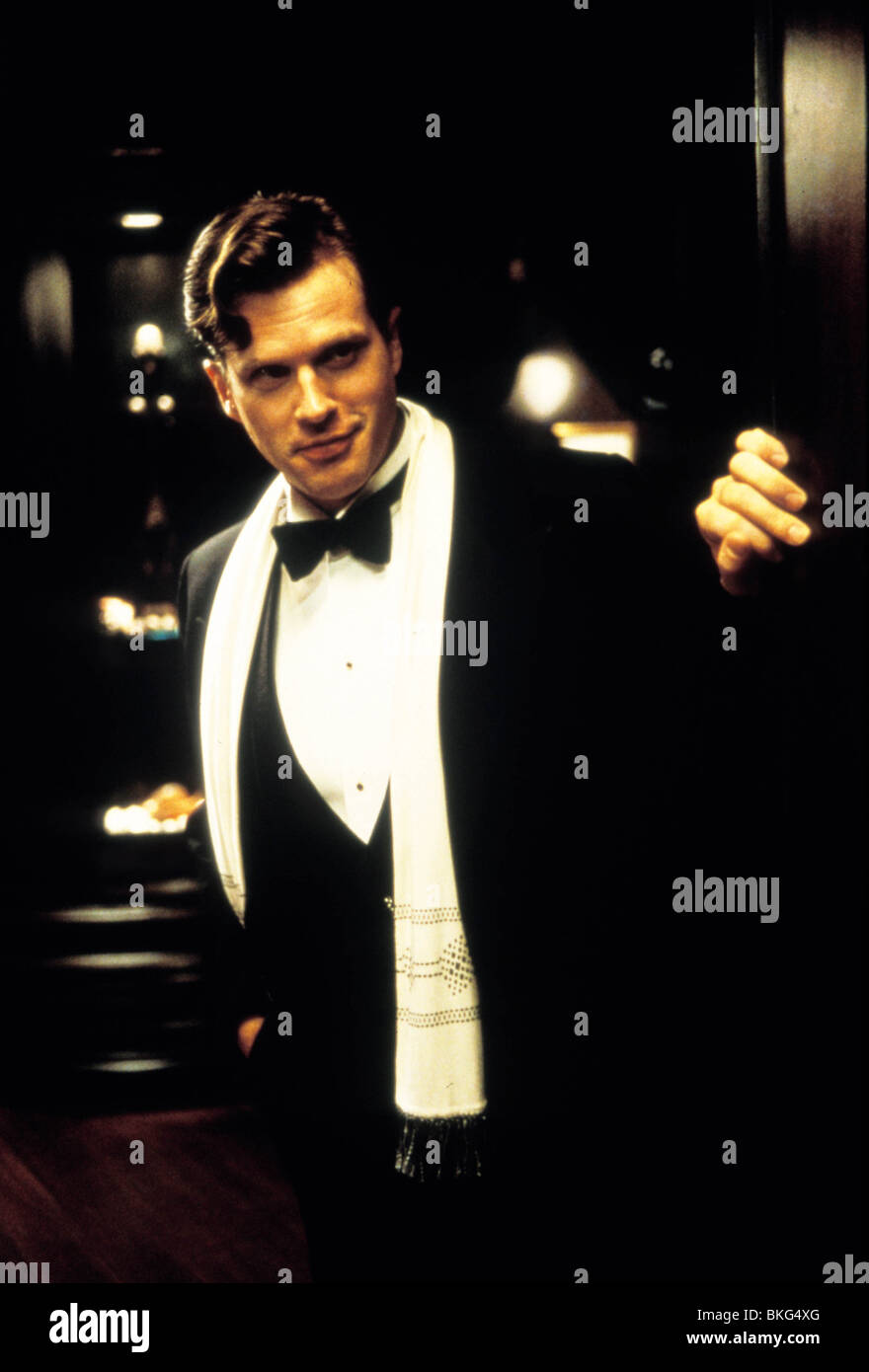 THE CAT'S MEOW (2001) CARY ELWES CMEO 001-21 Stock Photo - Alamy