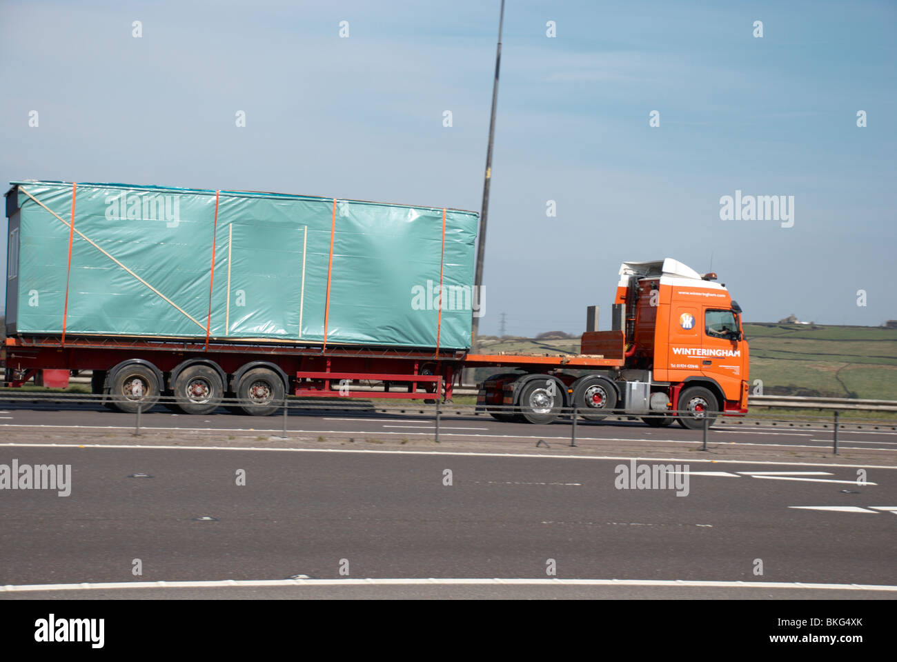 Articulated lorry transporting a section of a portable building Stock ...