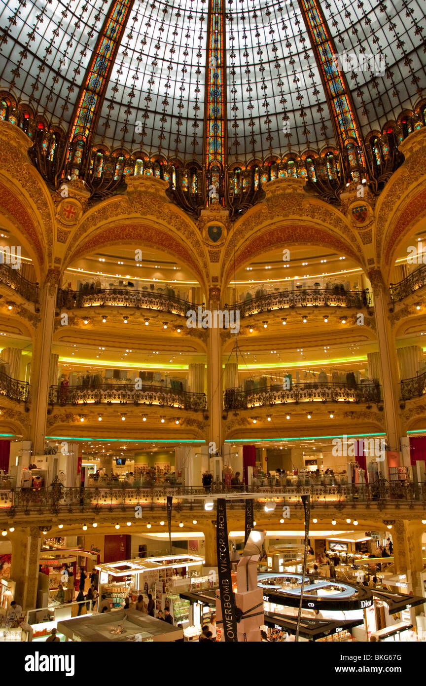 Galeries Lafayette department store on Boulevard Haussmann, Paris ...