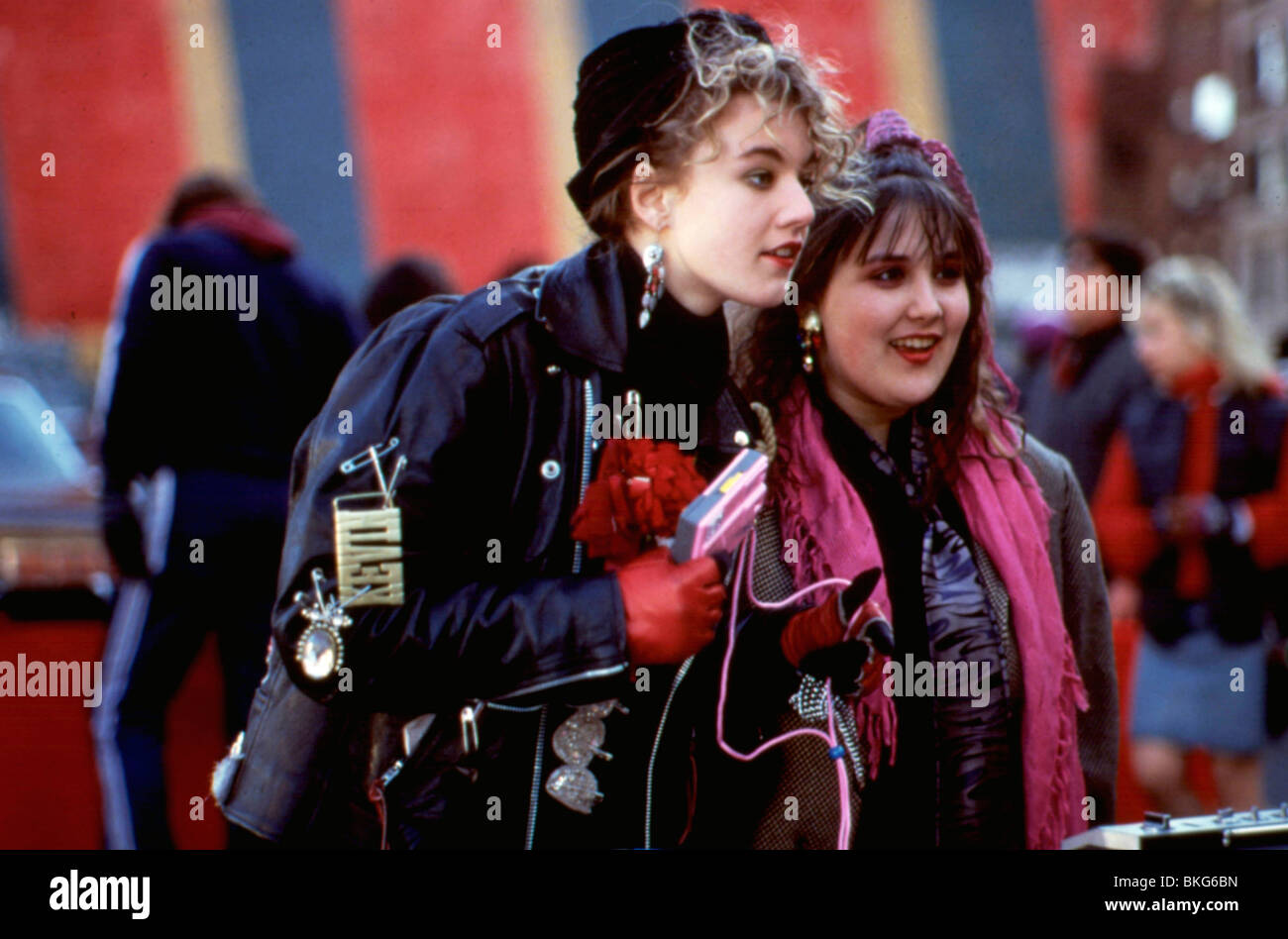 COOKIE (1989) EMILY LLOYD, RICKI LAKE CKIE 005 Stock Photo - Alamy