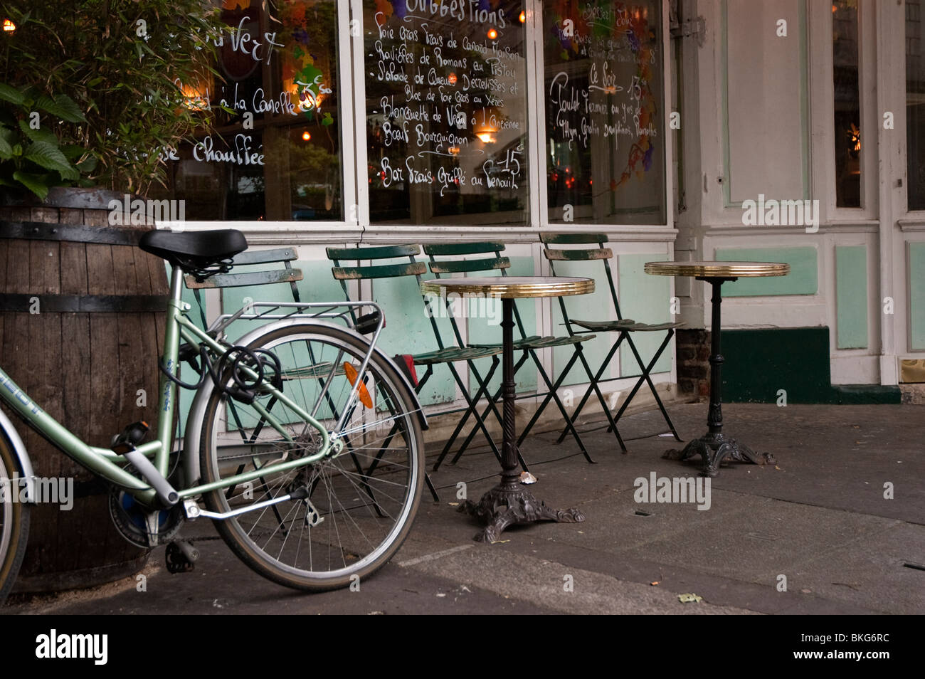 Cafe "Louis Philippe", Paris, France Stock Photo - Alamy