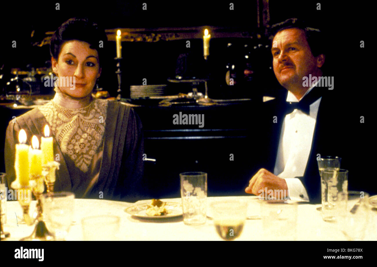 THE DEAD (1987) ANJELICA HUSTON, FRANK PATTERSON DED 003 Stock Photo ...