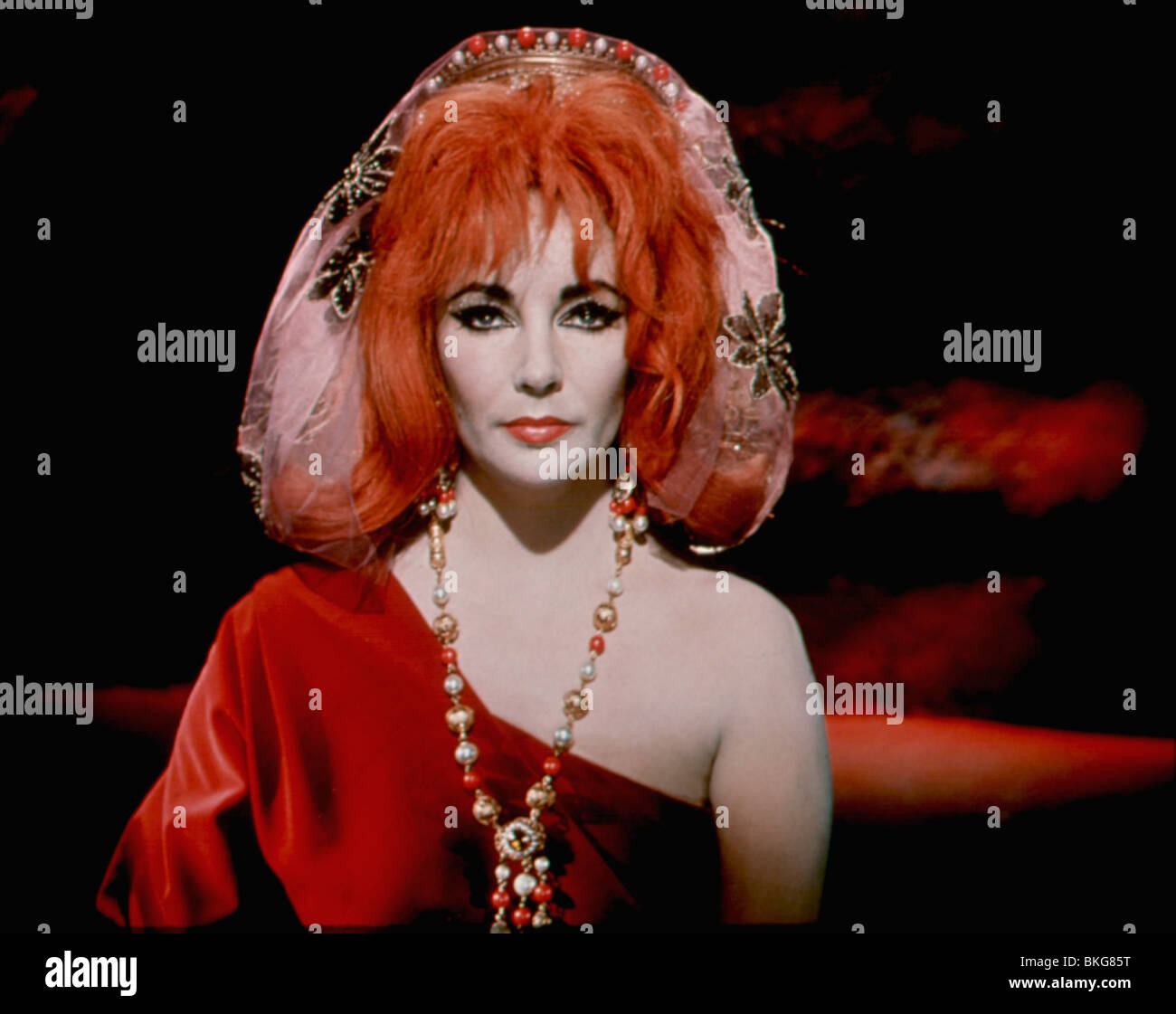 Elizabeth Taylor Doctor Faustus 1967 Stock Photos & Elizabeth Taylor ...